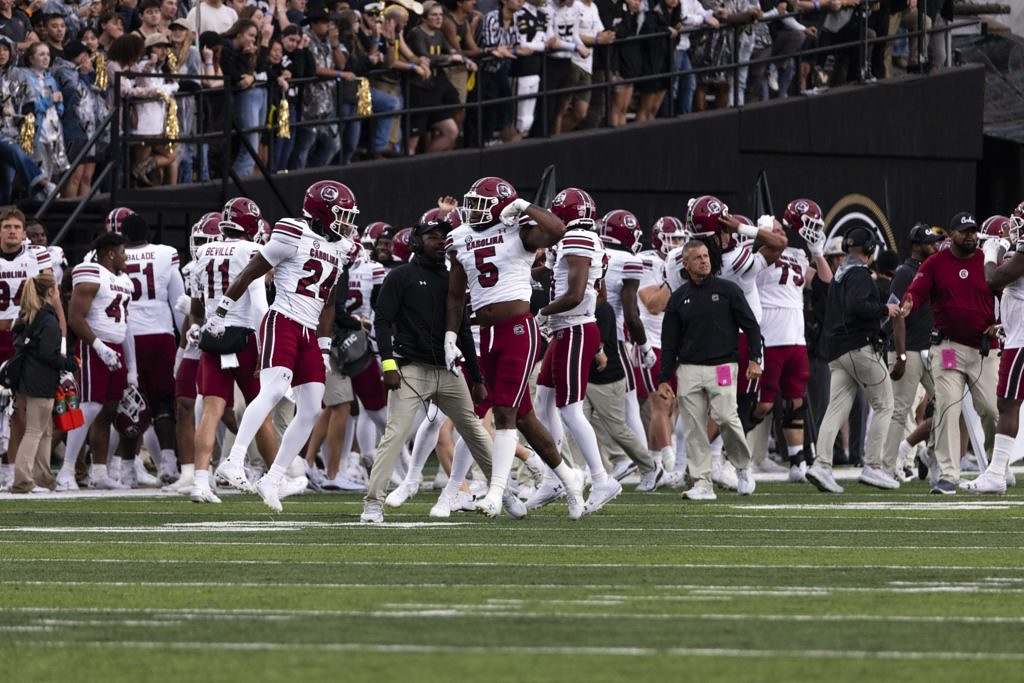 South Carolina Edge Rusher Captures Nagurski Trophy - FITSNews
